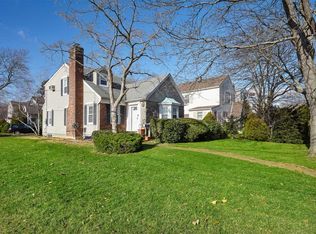21 Flint Rd, East Rockaway, NY 11518 | Zillow