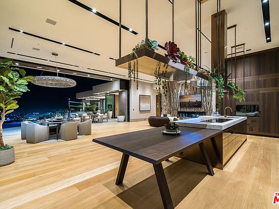 9330 Flicker Way, West Hollywood, CA 90069 | MLS #23-240041 | Zillow