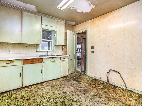 428 Keyes Dr, Parchment, MI 49004 | Zillow