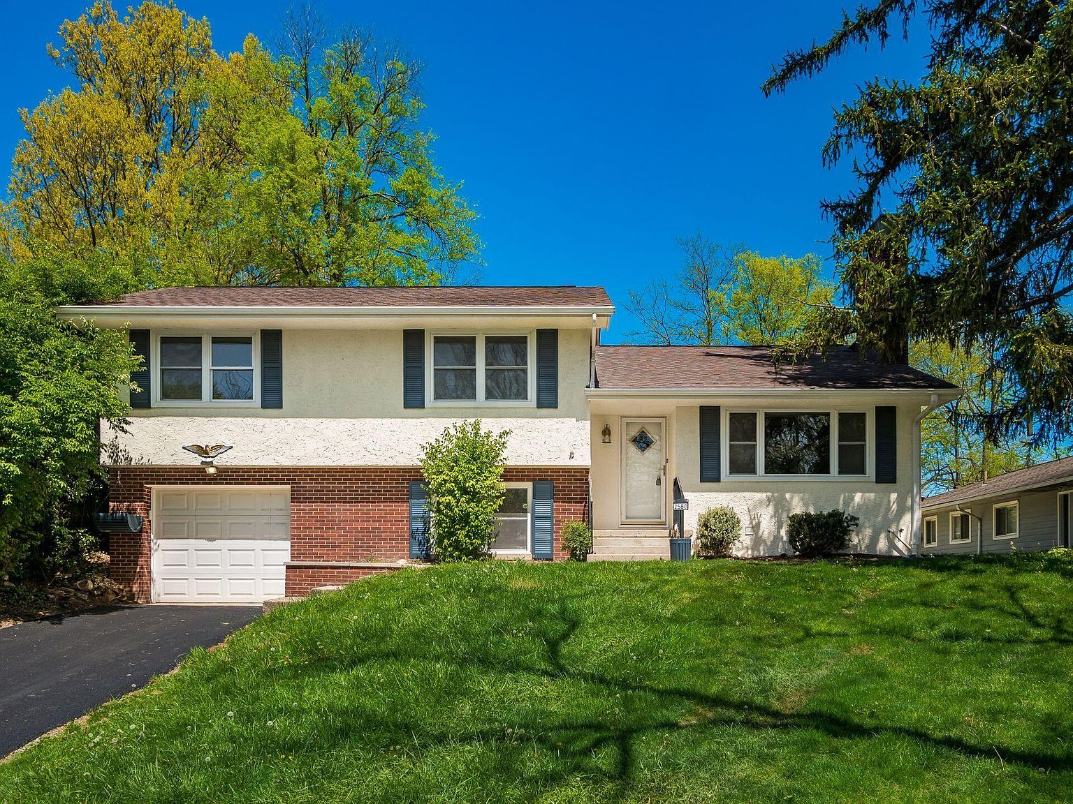 2580 Valleyview Dr, Columbus, OH 43204 | Zillow