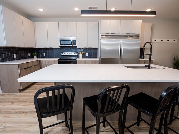 102 E Healey St #104, Champaign, IL 61820 | Zillow