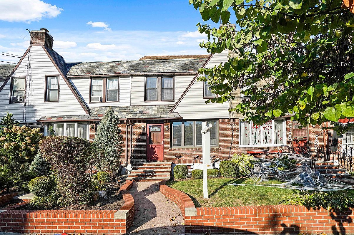 65-08 77th Pl #1, Middle Village, NY 11379 | Zillow