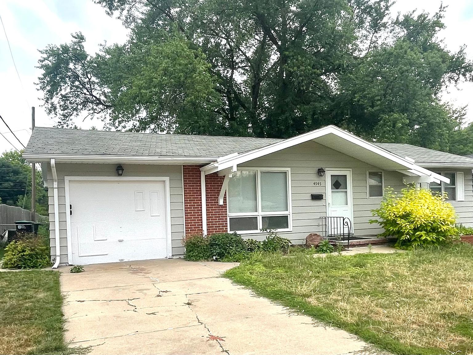 4945 Spring St, Omaha, NE 68106 | Zillow