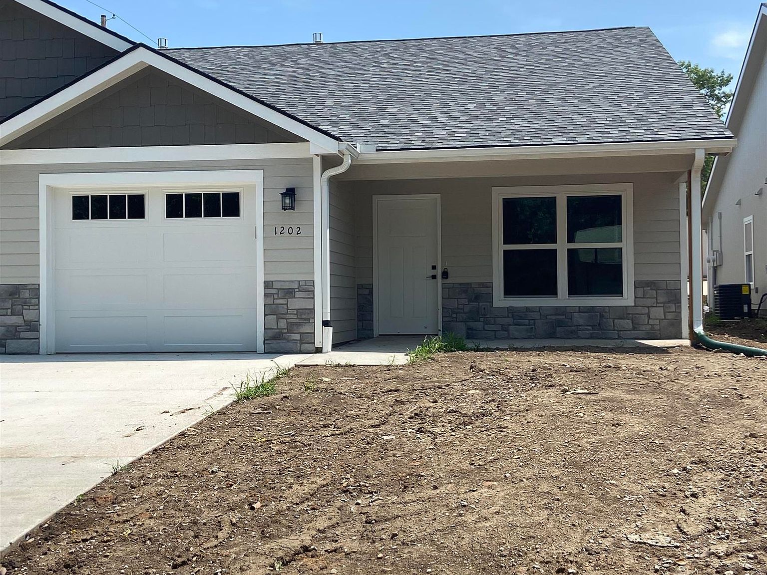 1202 Sw Lakeside Dr Topeka Ks 66604 Zillow