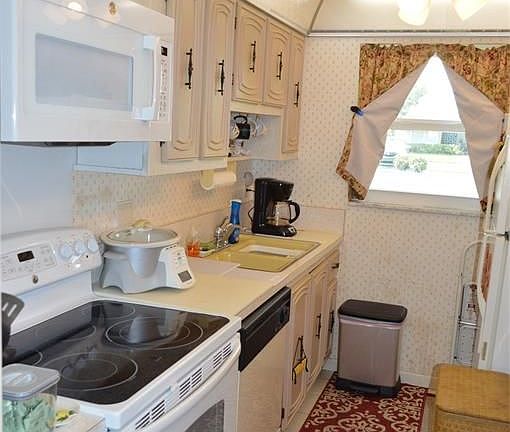 875 North Dr APT D, Delray Beach, FL 33445 | MLS #F10426141 | Zillow