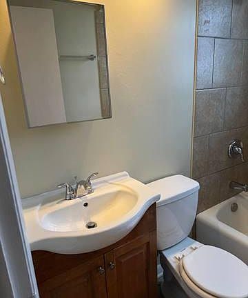 14022 S Atlantic Ave APT 2B, Riverdale, IL 60827 | Zillow
