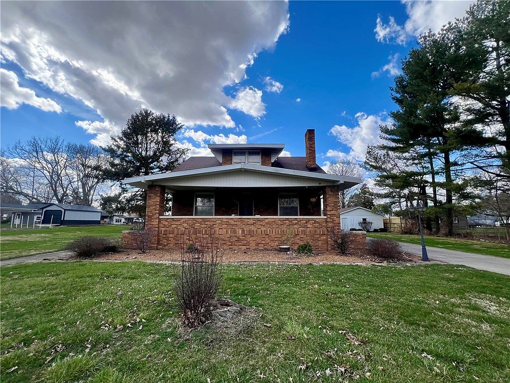 402 N Gray St, Sidell, IL 61876 | Zillow