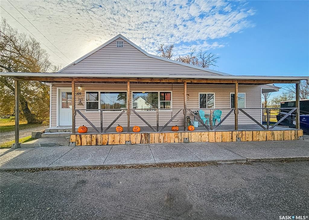 105 Main STREET, Harris, SK S0L 1K0 | MLS #SK012474 | Zillow