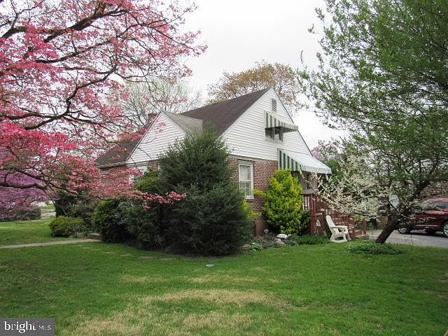 924 Village Rd, Folsom, PA 19033 | Zillow