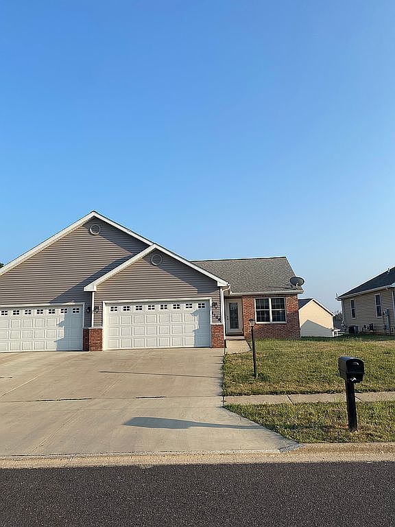 1104 Dixon St, Washington, IL 61571 | Zillow