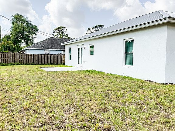 1235 33rd Ave SW, Vero Beach, FL 32968 | Zillow