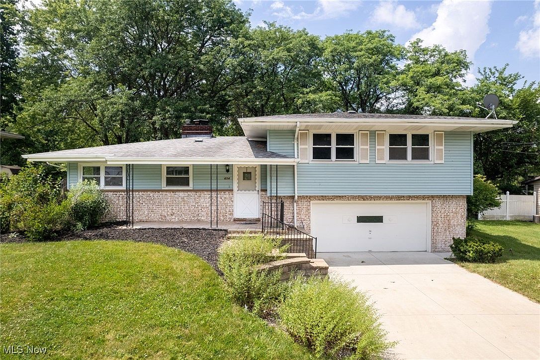 7654 Ragall Pkwy, Middleburg Heights, OH 44130 | Zillow