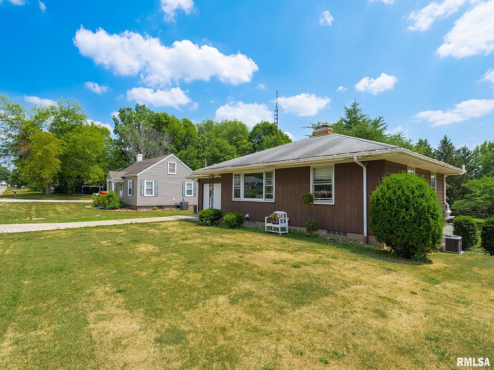 327 W Woodford St, Washburn, IL 61570 | Zillow