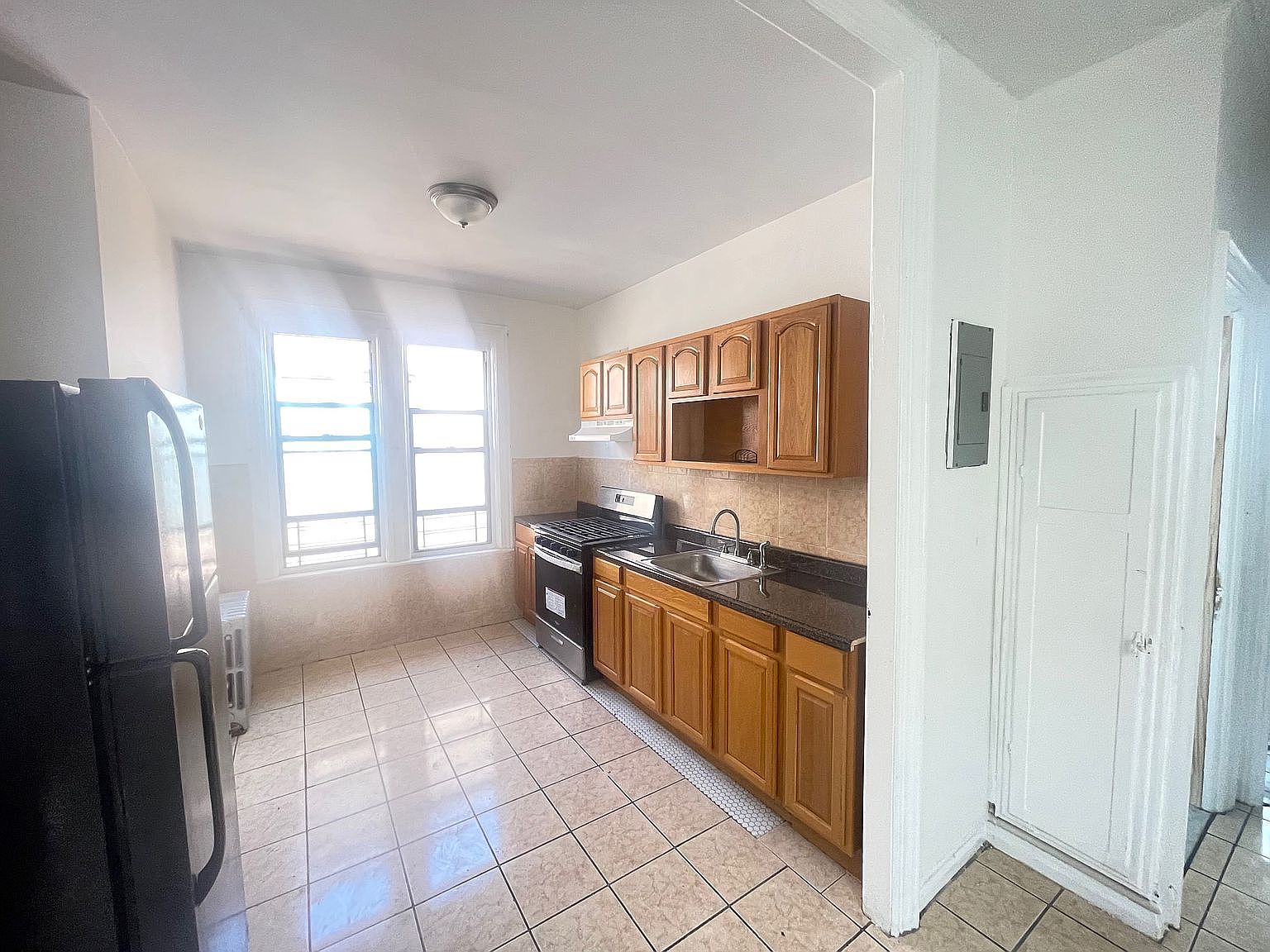 562 E 92nd St Floor 2, Brooklyn, NY 11236 | Zillow