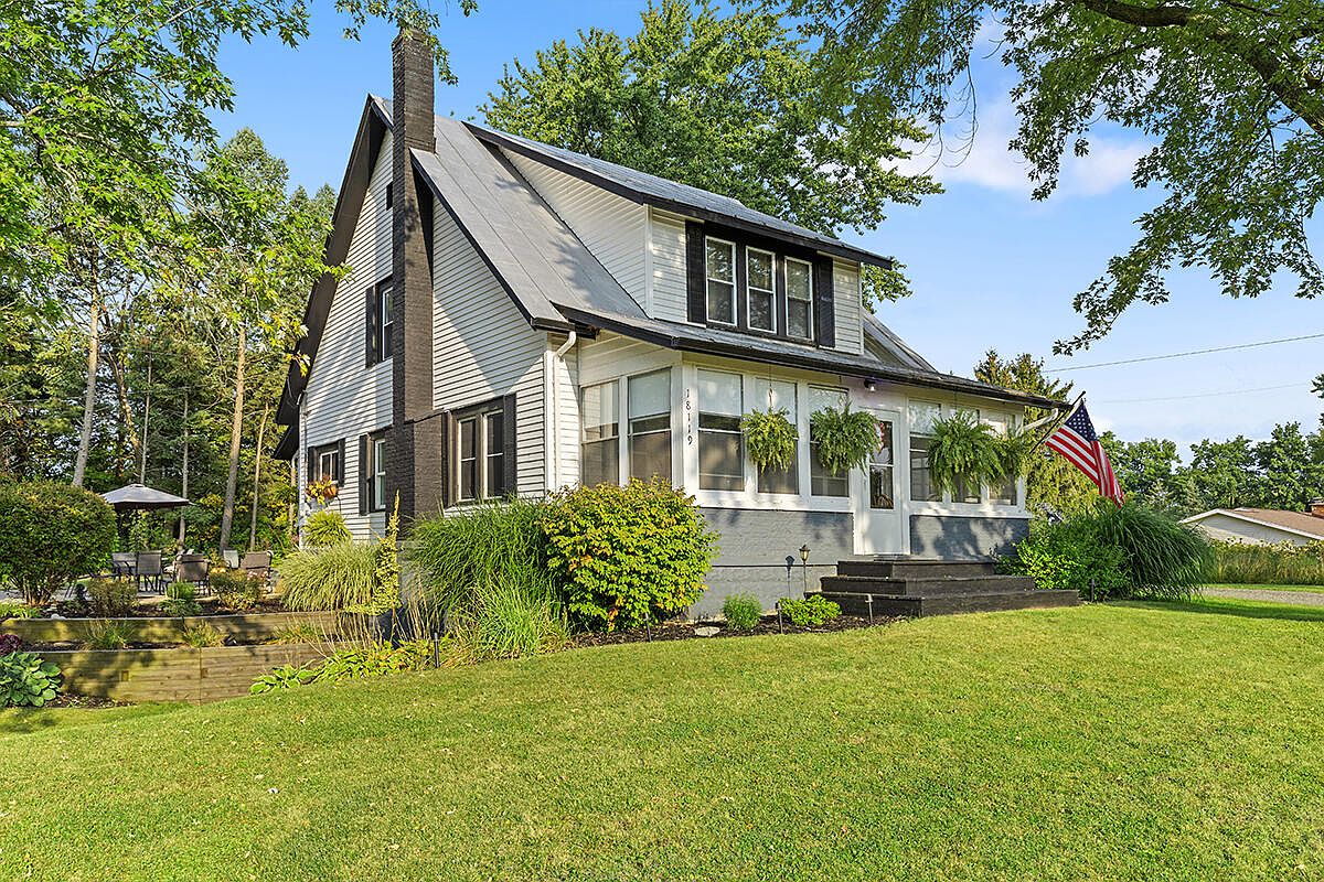 18119 28th Ave, Conklin, MI 49403 | Zillow