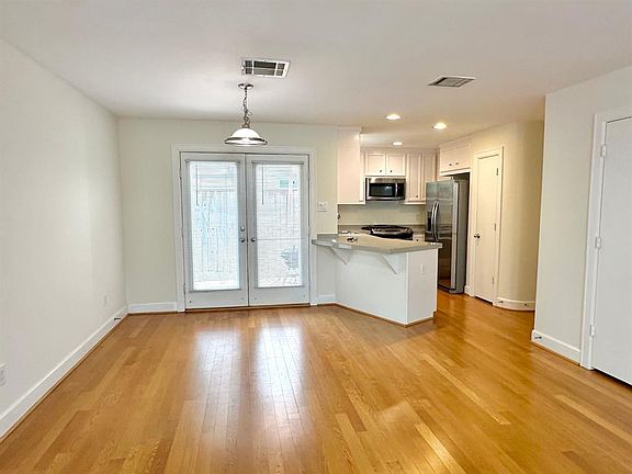 5951 S Loop E UNIT 43, Houston, TX 77033 | Zillow