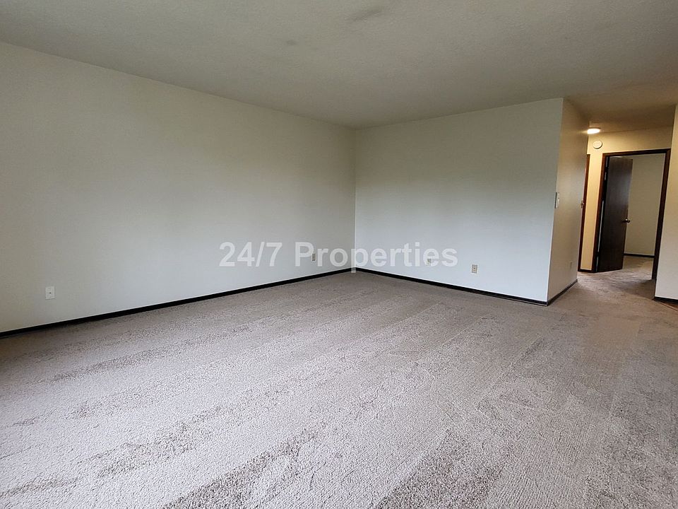 2025-15502MF - 15502 NE Glisan St Portland OR (1 units available) | Zillow
