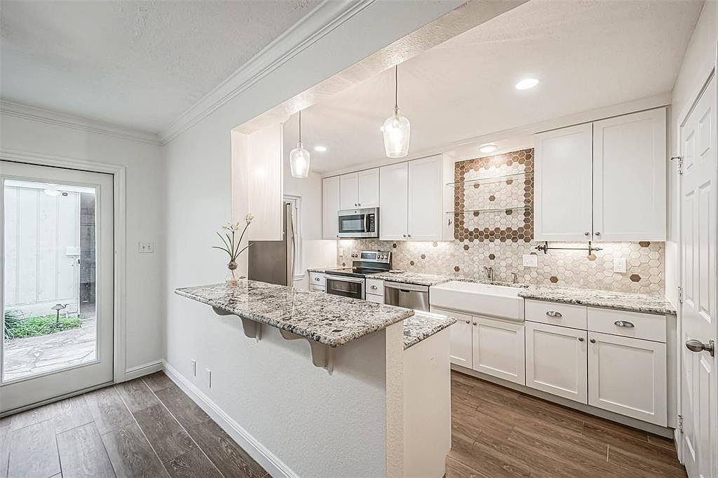 12608 Huntingwick Dr, Houston, TX 77024 | MLS #66768649 | Zillow