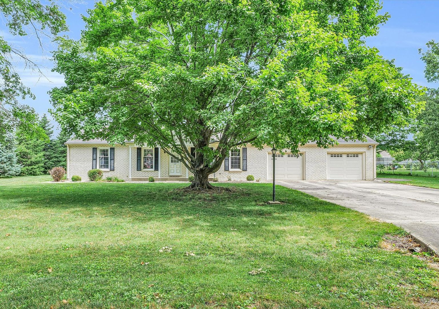 107 W 3rd St, Broadlands, IL 61816 | Zillow