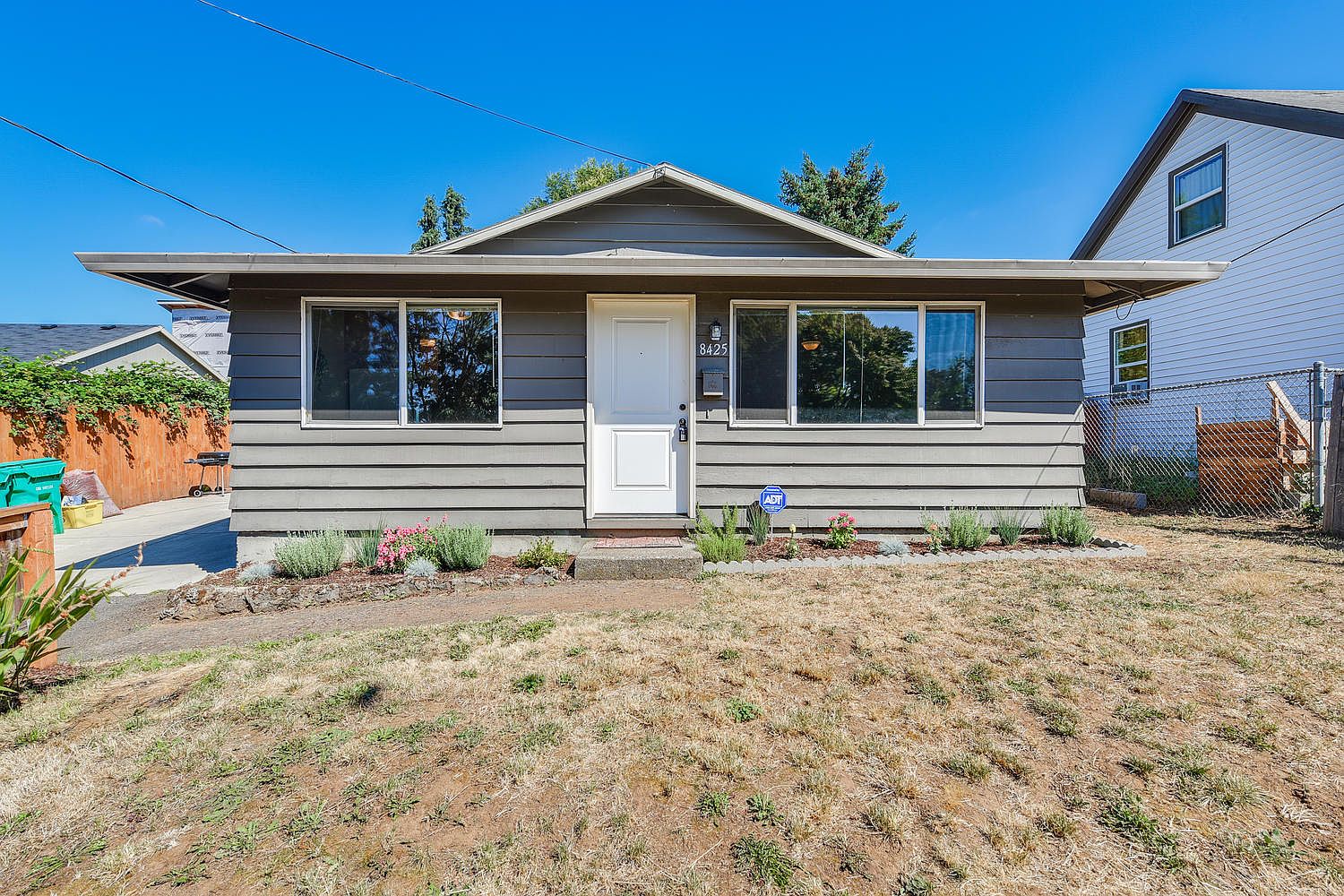 8425 SE Schiller St, Portland, OR 97266 | Zillow