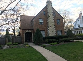 1045 N Spring St, Elgin, IL 60120 | Zillow