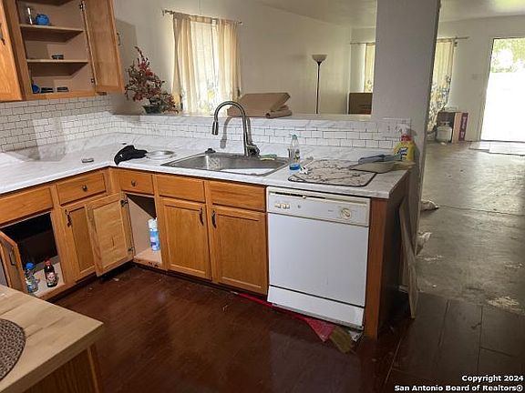 10251 Crystal View, Universal City, TX 78148 | MLS #1742134 | Zillow