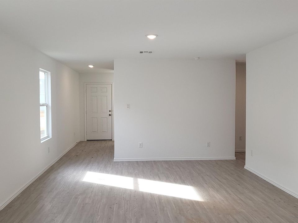 9239 Navarro Vis, Seguin, TX 78155 | Zillow