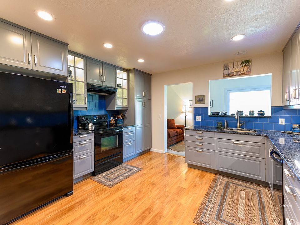 33 Ridge Rd, Weaverville, CA 96093 | MLS #2112024 | Zillow