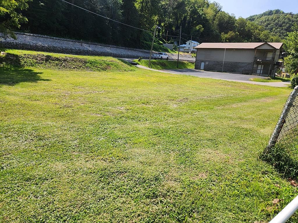 43752 State Highway 194 E, Freeburn, KY 41528 | MLS #123796 | Zillow