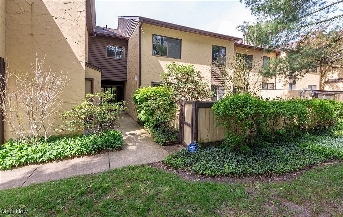 745 Hampton Ridge Dr, Akron, OH 44313 | Zillow