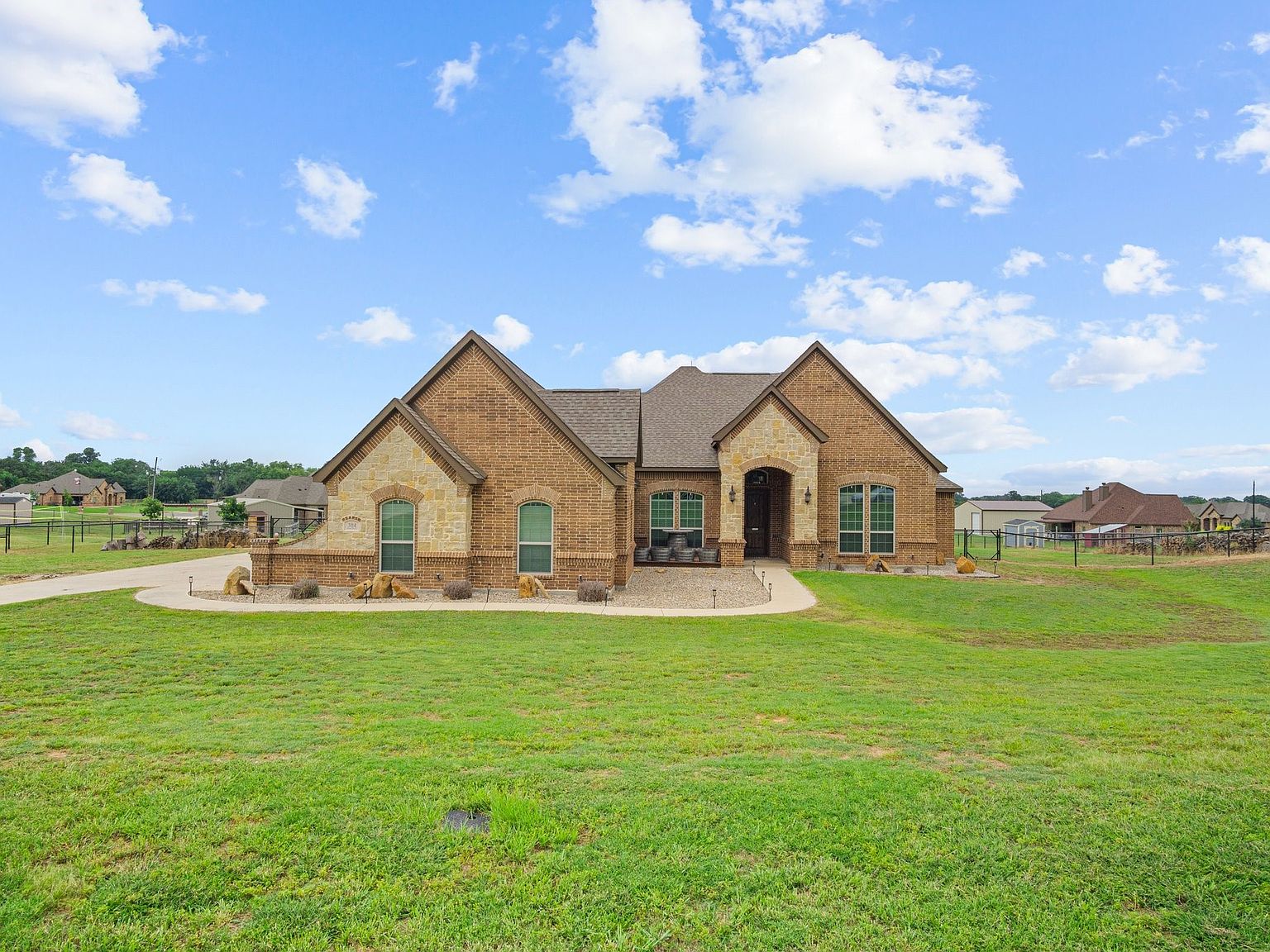 304 Spring View Ct, Springtown, TX 76082 | MLS #20639187 | Zillow
