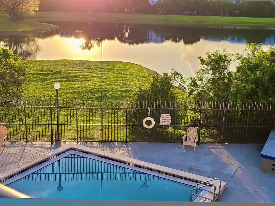 Golfview Club At Fontainebleau Park Condominiums - 9682 Fontainebleau ...