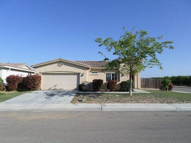 2089 Roosevelt Way, Dinuba, CA 93618 | Zillow