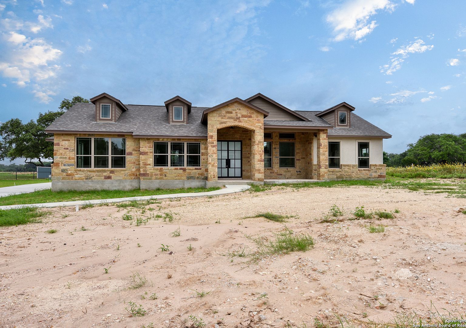 607 JACK NICKLAUS DR, Devine, TX 78016 | MLS #1774251 | Zillow