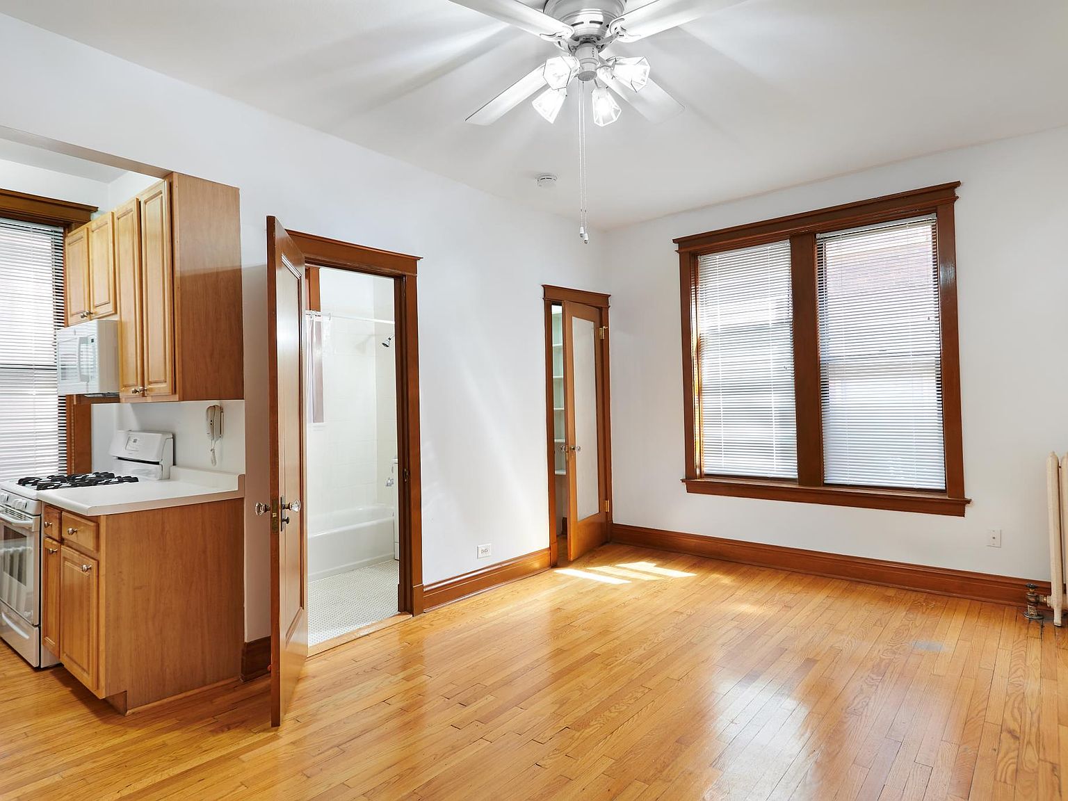 5653 N Winthrop Ave APT 2C, Chicago, IL 60660 | Zillow