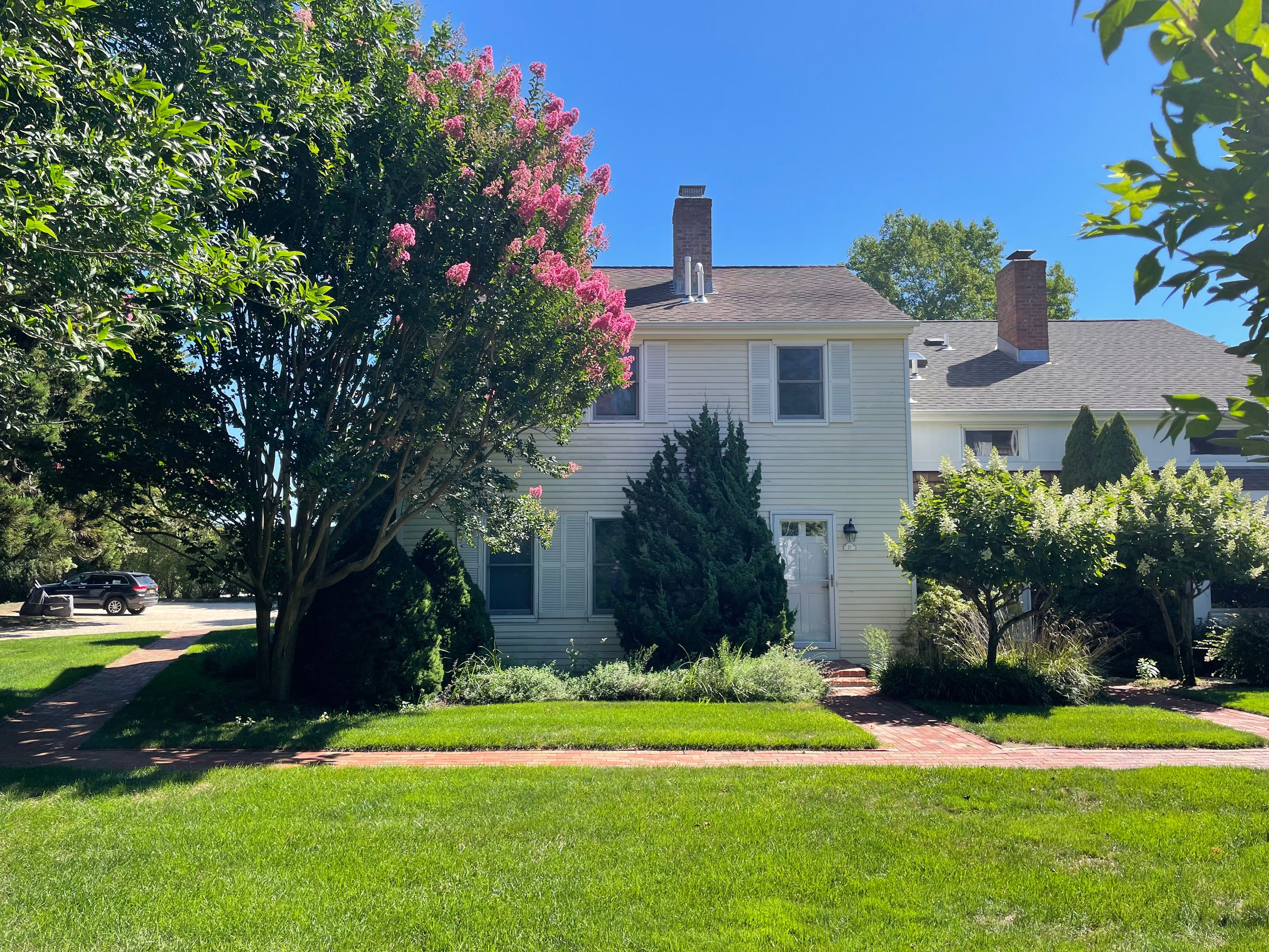 570 Hampton Rd Apt 27, Southampton, NY 11968 | Out East