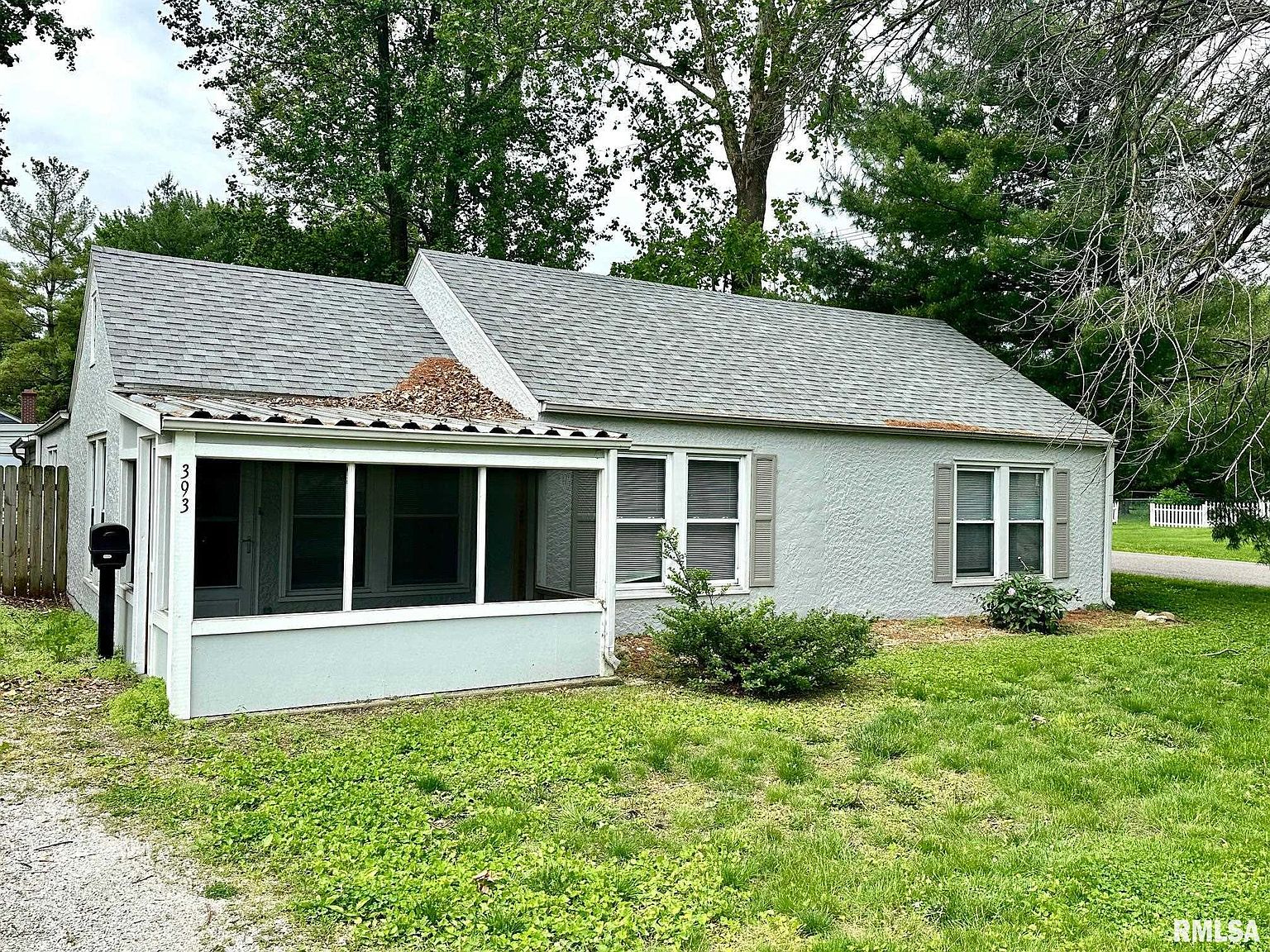 393 W Michigan Ave, Jacksonville, IL 62650 | Zillow