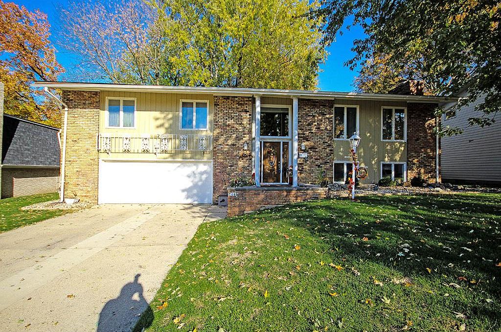 746 Crestline Dr, Decatur, IL 62526 | Zillow