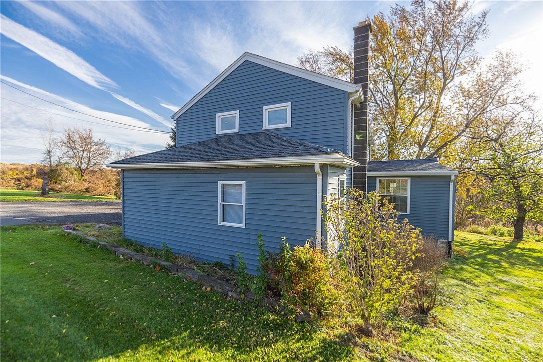 556 Middle Rd, Henrietta, NY 14467 | Zillow