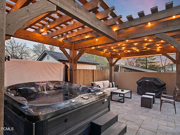 9002 S Huckleberry Ct, Sandy, UT 84093 | Zillow