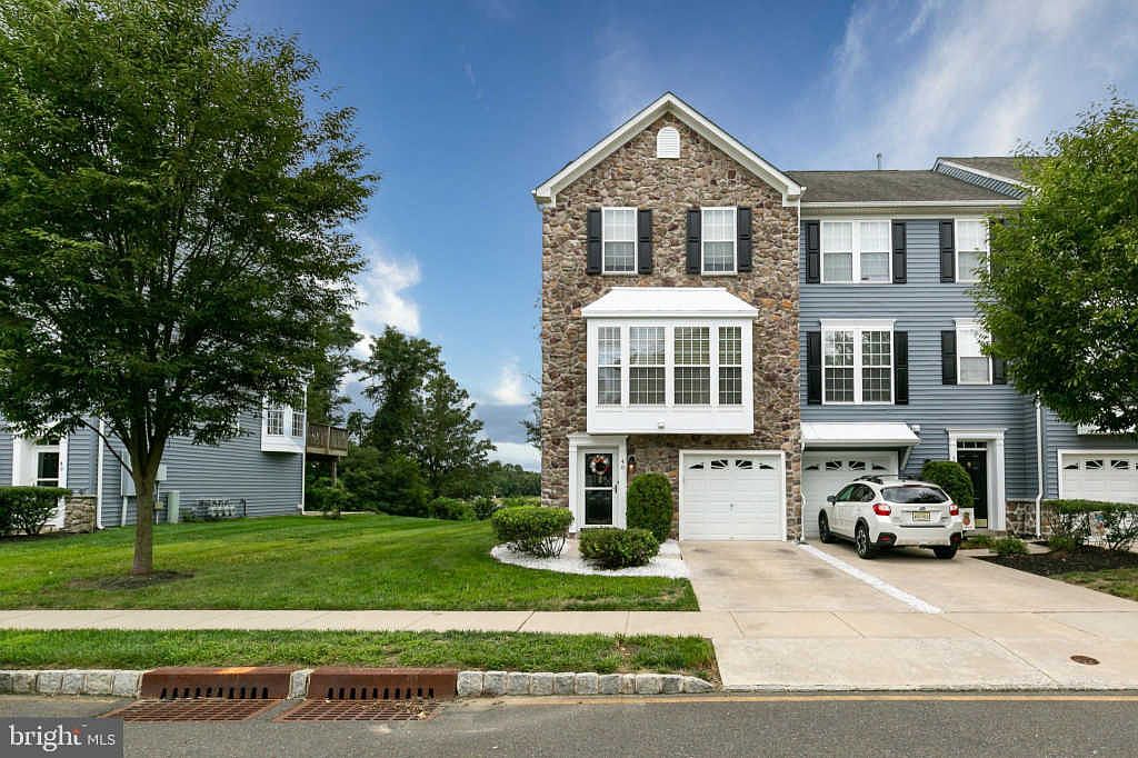 40 River Ln, Delanco, NJ 08075 | Zillow