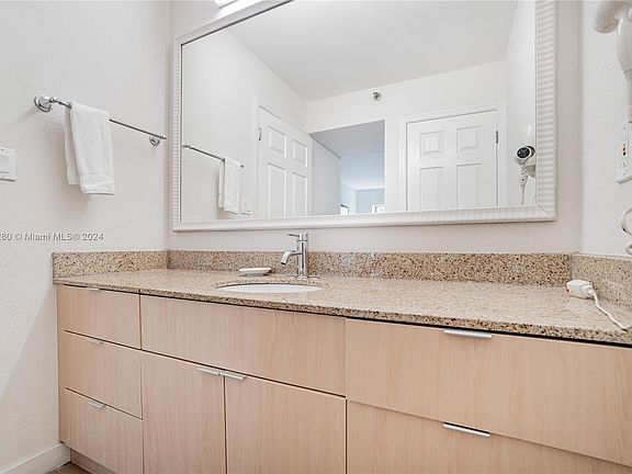 1212 NW 82nd Ave #3, Miami, FL 33126 | Zillow
