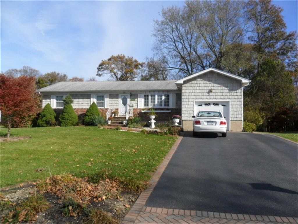 22 Denise Dr, North Babylon, NY 11703 | Zillow