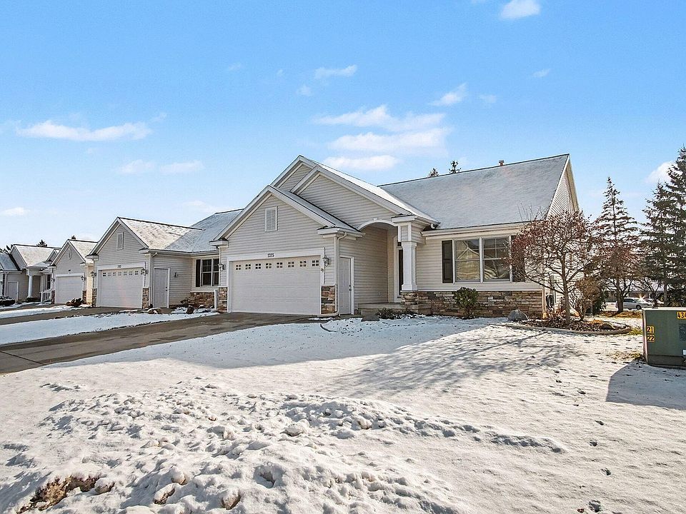 1215 Linwood Dr NW, Grand Rapids, MI 49534 | MLS #26001569 | Zillow