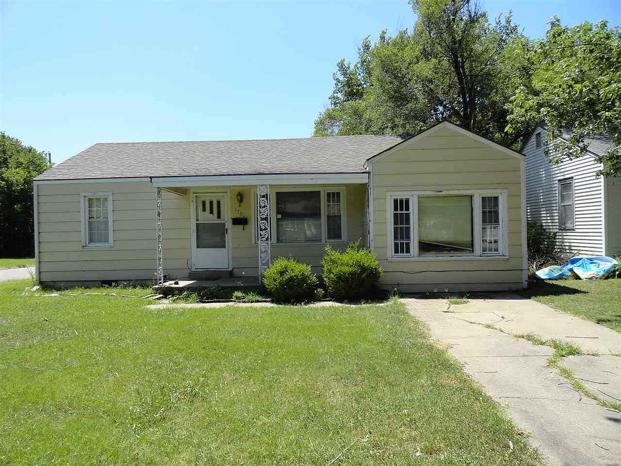 1701 Robbins St, Augusta, KS 67010 | Zillow