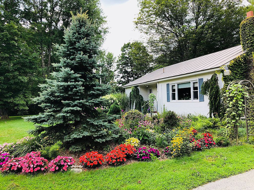 8 Pierce Rd, North Springfield, VT 05150 | Zillow