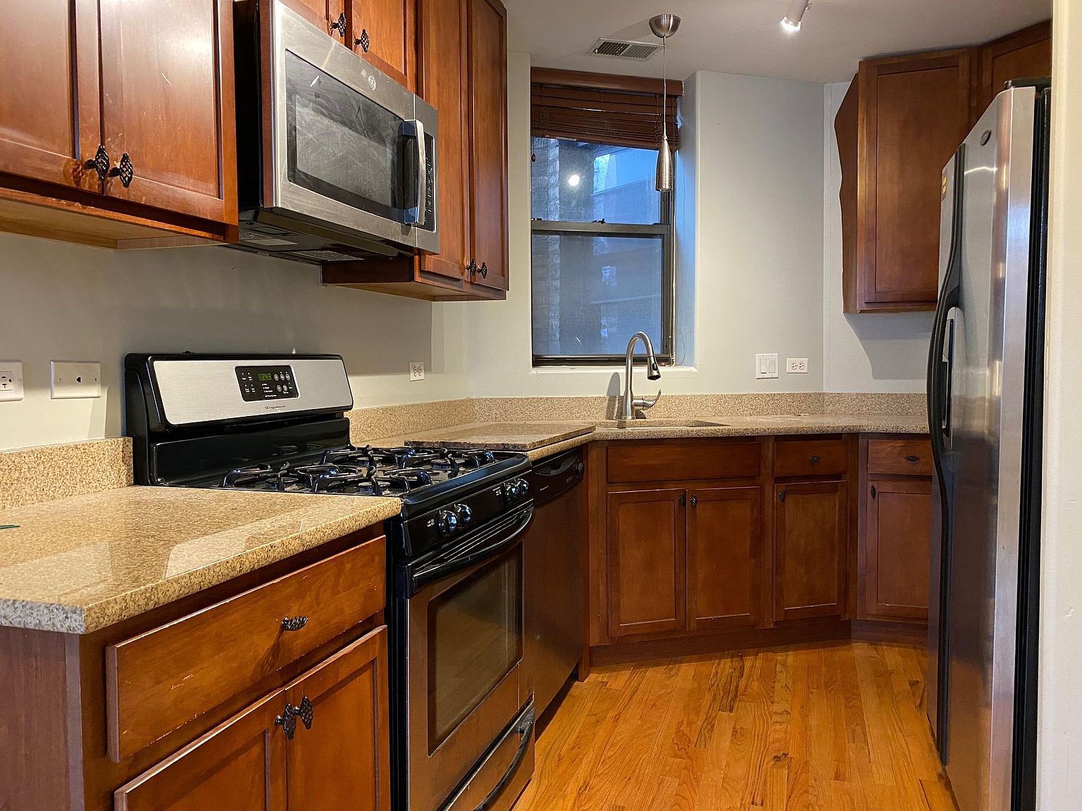 815 W Addison St #2R, Chicago, IL 60657 | Zillow