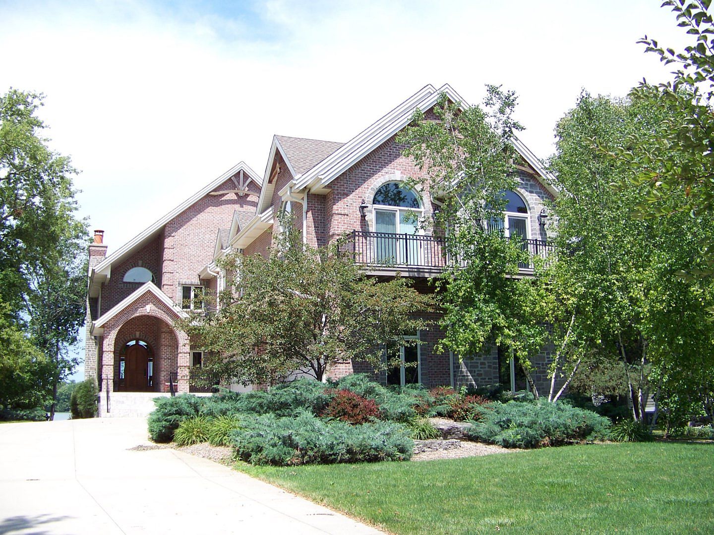 N60W34970 Lake Dr, Oconomowoc, WI 53066 | Zillow