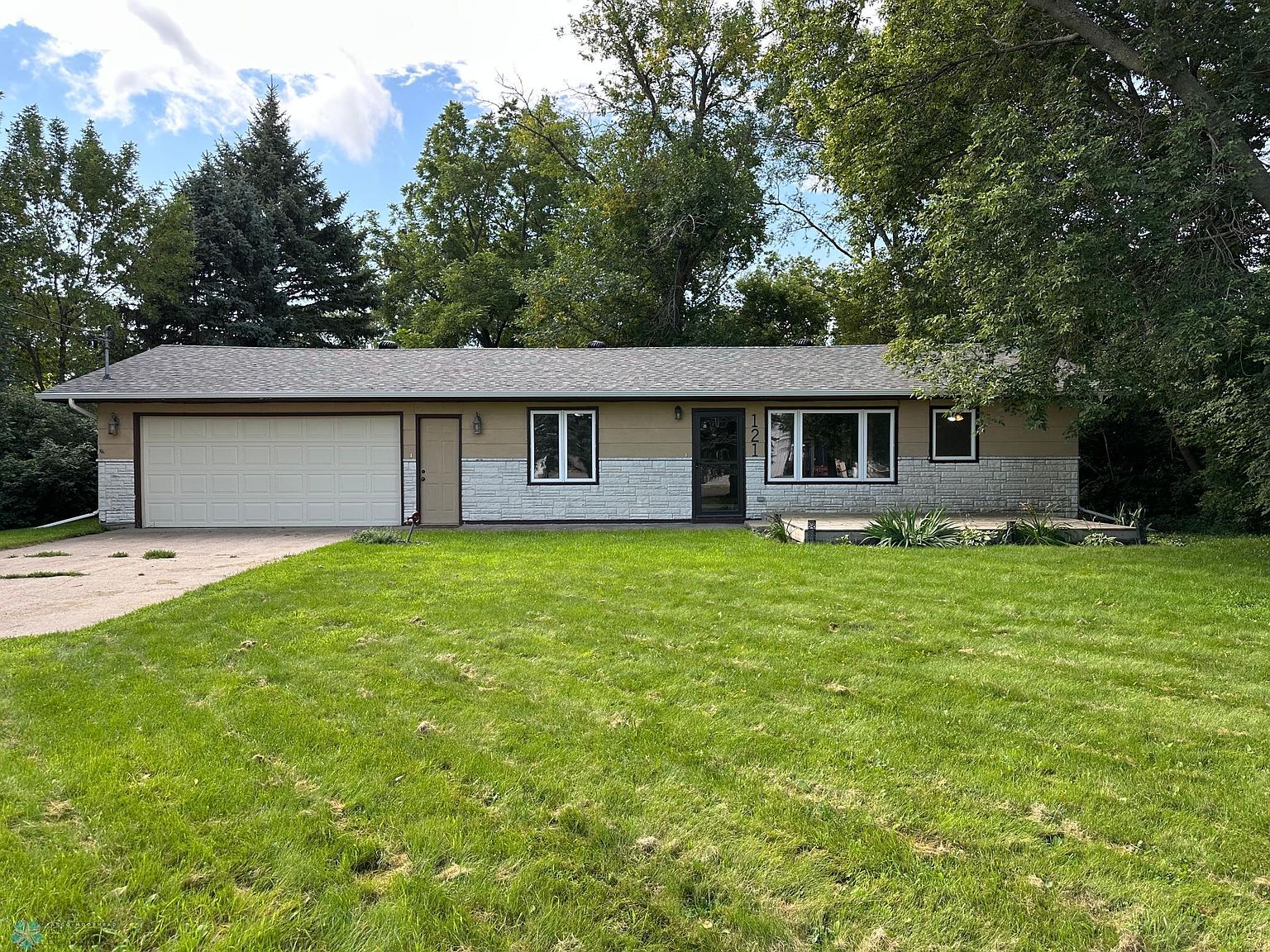 121 1st St S, Sabin, MN 56580 | Zillow