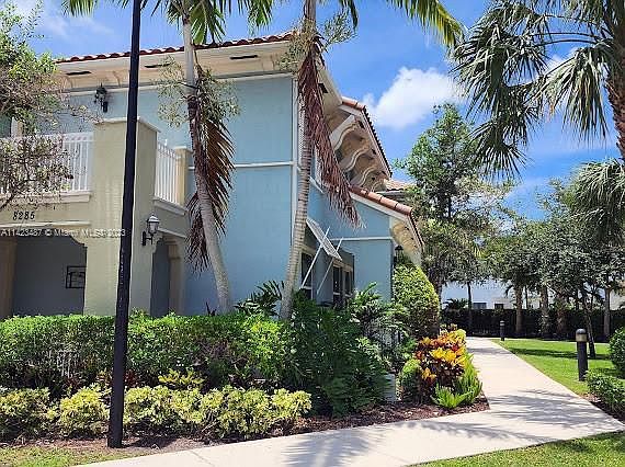 8285 Cascada Isles Dr #8285, Hollywood, FL 33024 | Zillow